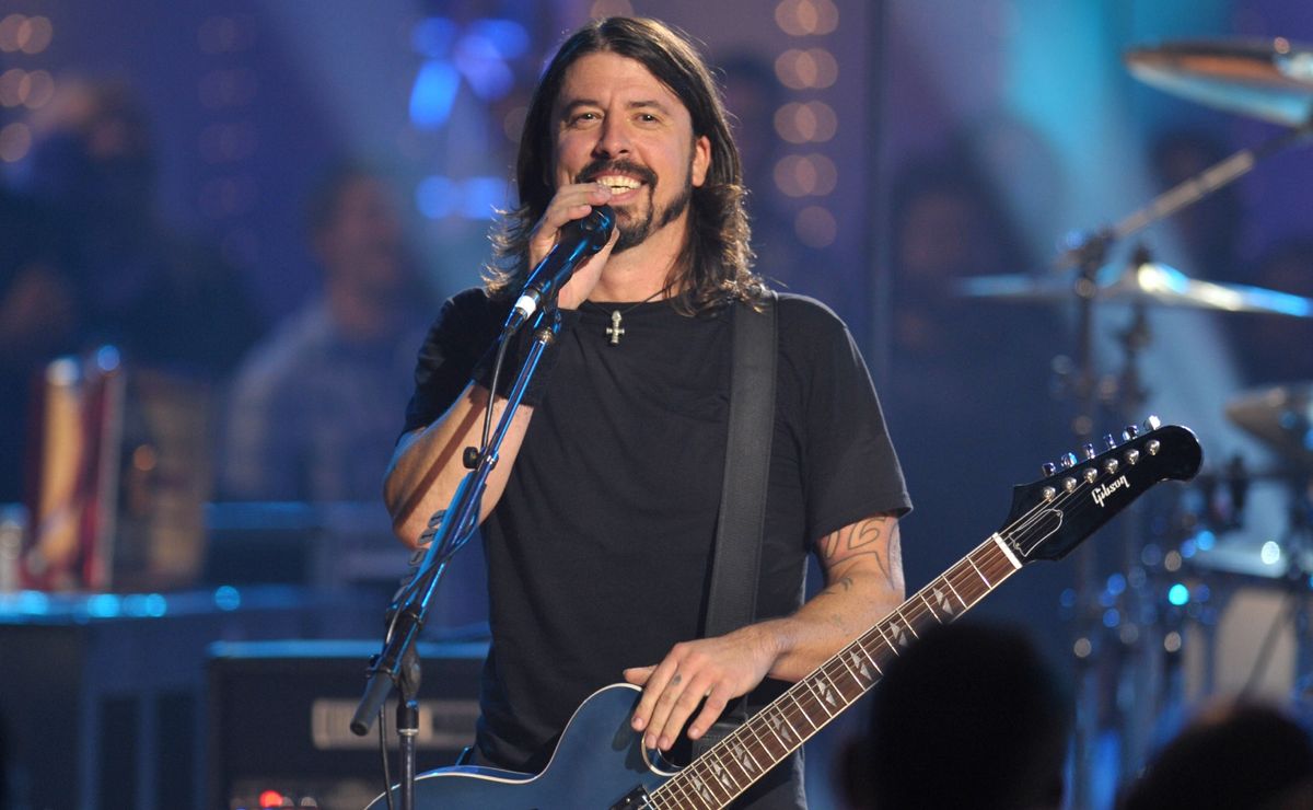 Dave Grohl Net Worth: From Punk Rock Drummer to $330 Million Fortune